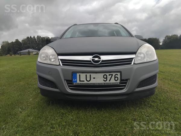 Grey Opel Astra 2007 in Riga, with an engine capacity of 1.90 L and mileage of 262 thousand km for 1600 €, photo 1 on AUTOMOTO.COM.LV