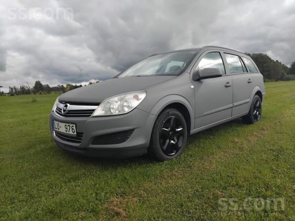 Grey Opel Astra 2007 in Riga, with an engine capacity of 1.90 L and mileage of 262 thousand km for 1600 €, photo 3 on AUTOMOTO.COM.LV