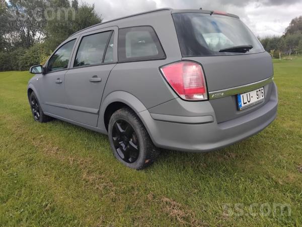 Grey Opel Astra 2007 in Riga, with an engine capacity of 1.90 L and mileage of 262 thousand km for 1600 €, photo 4 on AUTOMOTO.COM.LV