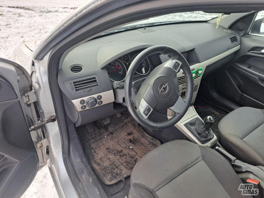 Pelēks Opel Astra 2007 Kauņa, ar dzinēja tilpumu 1.90 L un nobraukumu 275 tūkst. km par 1290 €, foto 25 vietnē AUTOMOTO.COM.LV