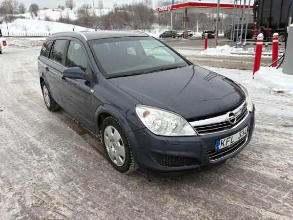 Grey Opel Astra 2007 in Vilnius, with an engine capacity of 1.60 L and mileage of 242 thousand km for 1300 €, photo 3 on AUTOMOTO.COM.LV