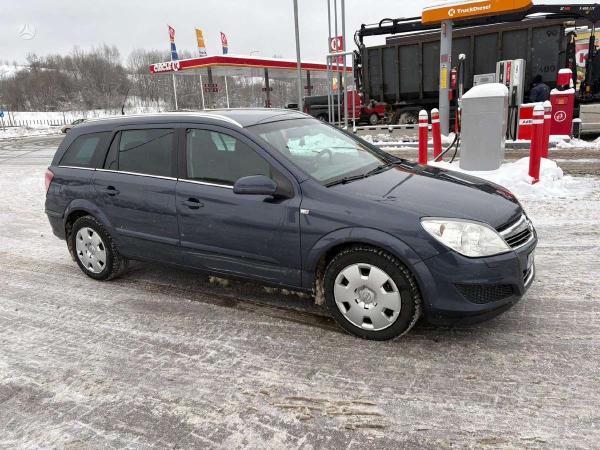 Grey Opel Astra 2007 in Vilnius, with an engine capacity of 1.60 L and mileage of 242 thousand km for 1300 €, photo 4 on AUTOMOTO.COM.LV