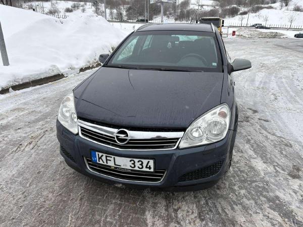 Grey Opel Astra 2007 in Vilnius, with an engine capacity of 1.60 L and mileage of 242 thousand km for 1200 €, photo 2 on AUTOMOTO.COM.LV