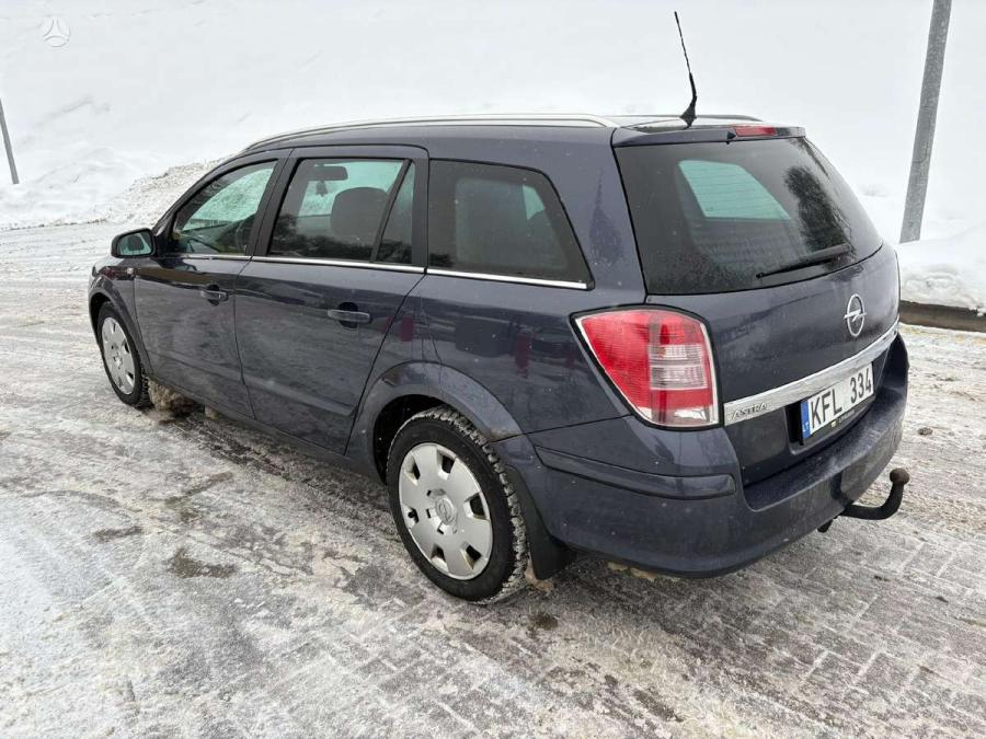Grey Opel Astra 2007 in Vilnius, with an engine capacity of 1.60 L and mileage of 242 thousand km for 1200 €, photo 7 on AUTOMOTO.COM.LV