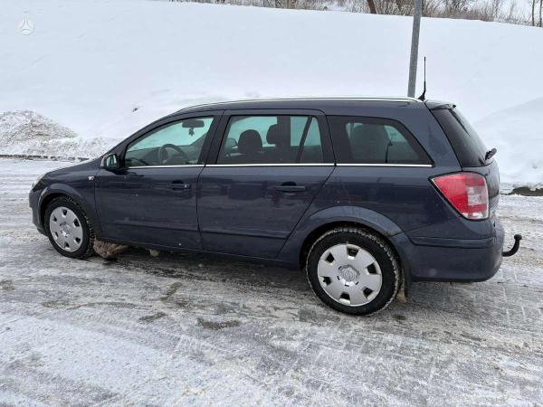 Grey Opel Astra 2007 in Vilnius, with an engine capacity of 1.60 L and mileage of 242 thousand km for 1200 €, photo 8 on AUTOMOTO.COM.LV