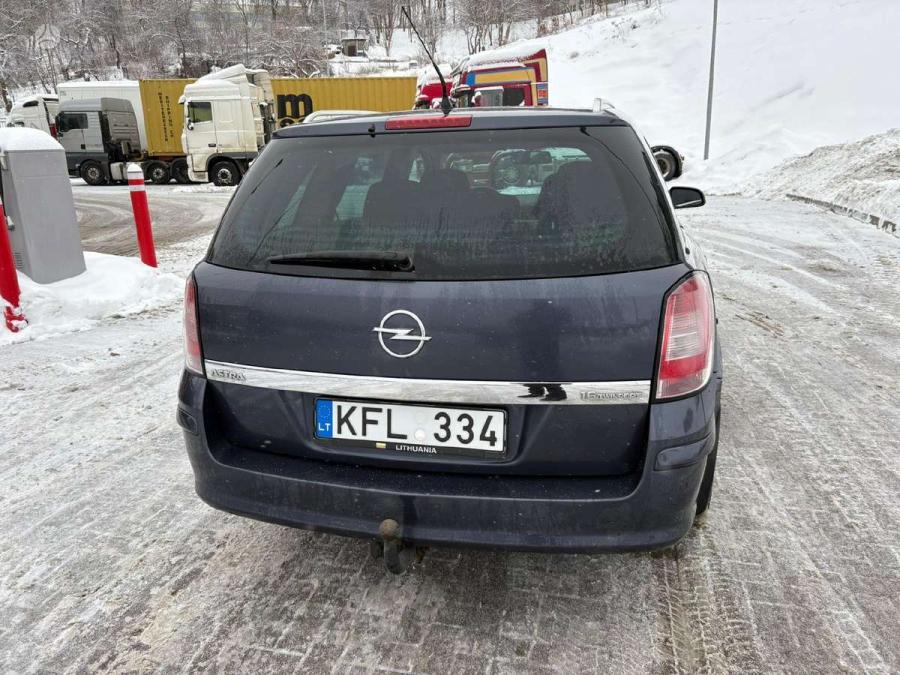 Pelēks Opel Astra 2007 Viļņa, ar dzinēja tilpumu 1.60 L un nobraukumu 242 tūkst. km par 1150 €, foto 6 vietnē AUTOMOTO.COM.LV
