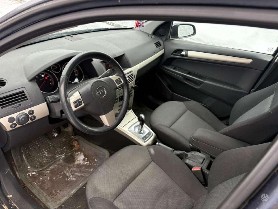 Pelēks Opel Astra 2007 Viļņa, ar dzinēja tilpumu 1.60 L un nobraukumu 242 tūkst. km par 1150 €, foto 9 vietnē AUTOMOTO.COM.LV