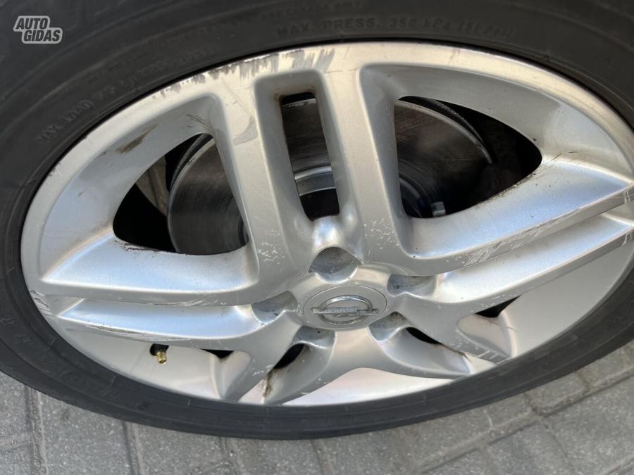 Grey Opel Astra 2007 in Siauliai, with an engine capacity of 1.70 L and mileage of 302 thousand km for 1300 €, photo 17 on AUTOMOTO.COM.LV