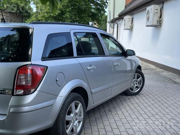 Pelēks Opel Astra 2007 Rīga, ar dzinēja tilpumu 1.90 L un nobraukumu 290 tūkst. km par 1600 €, foto 3 vietnē AUTOMOTO.COM.LV