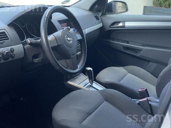 Pelēks Opel Astra 2007 Rīga, ar dzinēja tilpumu 1.90 L un nobraukumu 290 tūkst. km par 1600 €, foto 7 vietnē AUTOMOTO.COM.LV