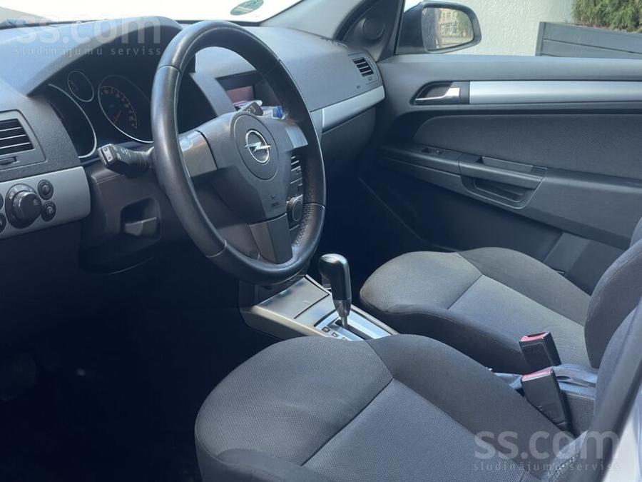 Pelēks Opel Astra 2007 Rīga, ar dzinēja tilpumu 1.90 L un nobraukumu 290 tūkst. km par 1600 €, foto 8 vietnē AUTOMOTO.COM.LV