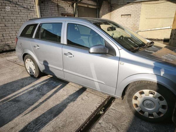 Grey Opel Astra 2007 in Kaunas, with an engine capacity of 1.60 L and mileage of 175 thousand km for 650 €, photo 2 on AUTOMOTO.COM.LV