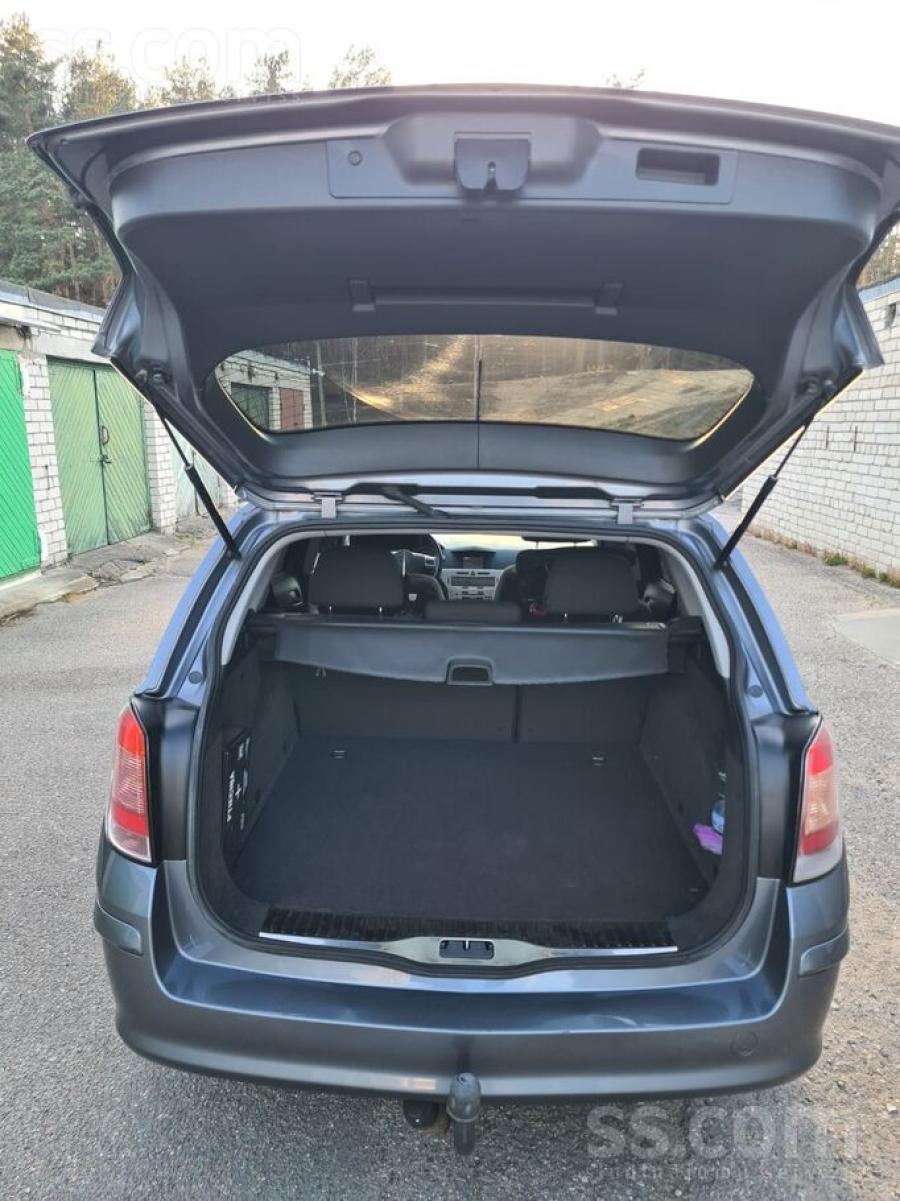 Pelēks Opel Astra 2007 Rīga, ar dzinēja tilpumu 1.90 L un nobraukumu 293 tūkst. km par 1990 €, foto 8 vietnē AUTOMOTO.COM.LV