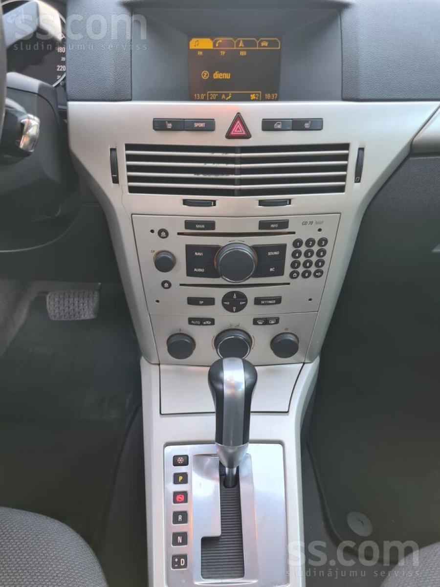 Pelēks Opel Astra 2007 Rīga, ar dzinēja tilpumu 1.90 L un nobraukumu 293 tūkst. km par 1990 €, foto 9 vietnē AUTOMOTO.COM.LV
