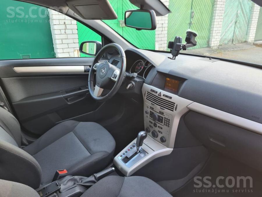 Pelēks Opel Astra 2007 Rīga, ar dzinēja tilpumu 1.90 L un nobraukumu 293 tūkst. km par 1990 €, foto 10 vietnē AUTOMOTO.COM.LV