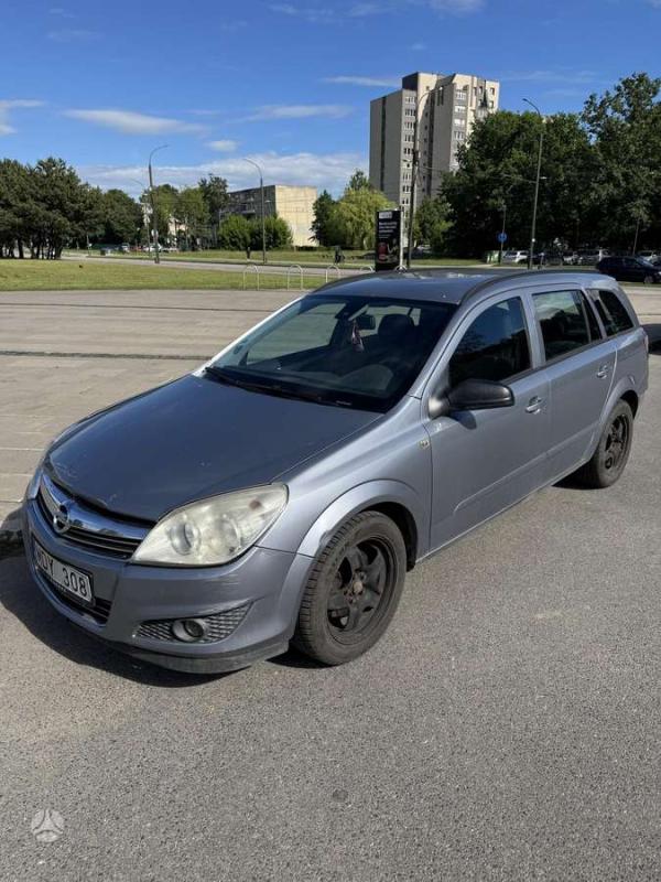 Pelēks Opel Astra 2007 Kauņa, ar dzinēja tilpumu 1.60 L un nobraukumu 162 tūkst. km par 1100 €, foto 1 vietnē AUTOMOTO.COM.LV