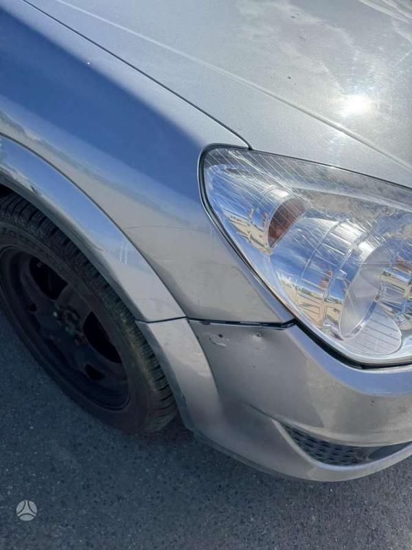 Pelēks Opel Astra 2007 Kauņa, ar dzinēja tilpumu 1.60 L un nobraukumu 162 tūkst. km par 1100 €, foto 4 vietnē AUTOMOTO.COM.LV