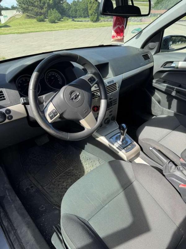 Pelēks Opel Astra 2007 Kauņa, ar dzinēja tilpumu 1.60 L un nobraukumu 162 tūkst. km par 1100 €, foto 8 vietnē AUTOMOTO.COM.LV