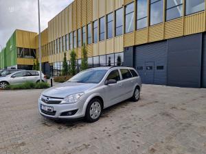 Grey Opel Astra 2007 in Vilnius, with an engine capacity of 1.60 L and mileage of 283 thousand km for 1499 €, photo  on AUTOMOTO.COM.LV