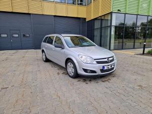 Grey Opel Astra 2007 in Vilnius, with an engine capacity of 1.60 L and mileage of 283 thousand km for 1499 €, photo 3 on AUTOMOTO.COM.LV