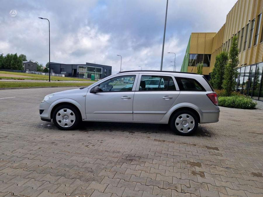 Grey Opel Astra 2007 in Vilnius, with an engine capacity of 1.60 L and mileage of 283 thousand km for 1499 €, photo 9 on AUTOMOTO.COM.LV