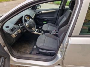 Grey Opel Astra 2007 in Vilnius, with an engine capacity of 1.60 L and mileage of 283 thousand km for 1499 €, photo 10 on AUTOMOTO.COM.LV