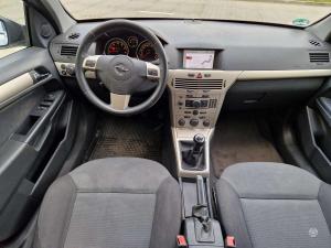 Grey Opel Astra 2007 in Vilnius, with an engine capacity of 1.60 L and mileage of 283 thousand km for 1499 €, photo 12 on AUTOMOTO.COM.LV