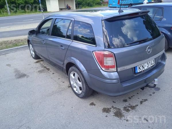 Grey Opel Astra 2007 in Daugavpils, with an engine capacity of 1.70 L and mileage of 371 thousand km for 1050 €, photo 2 on AUTOMOTO.COM.LV