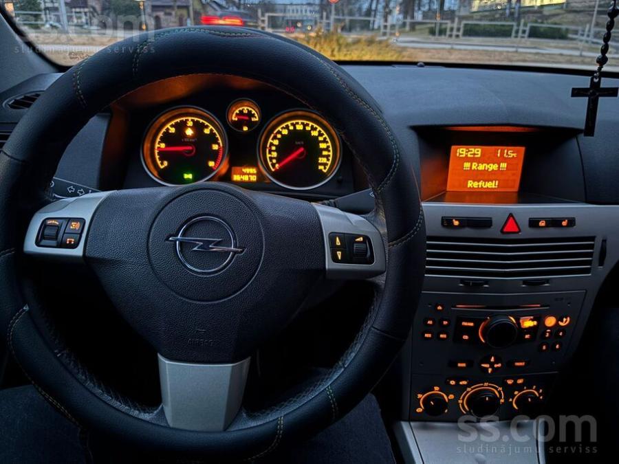 Grey Opel Astra 2007 in Daugavpils, with an engine capacity of 1.70 L and mileage of 371 thousand km for 1050 €, photo 5 on AUTOMOTO.COM.LV