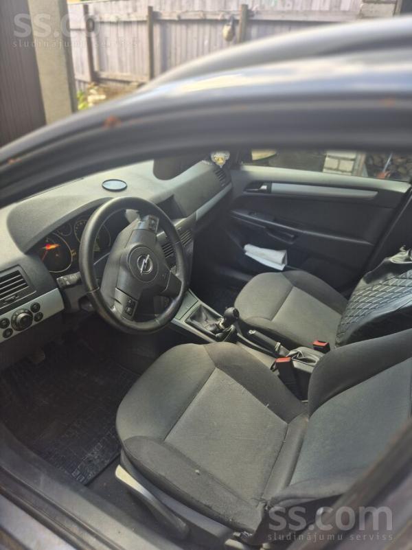 Pelēks Opel Astra 2007 Kuldīga, ar dzinēja tilpumu 1.90 L un nobraukumu 265 tūkst. km par 750 €, foto 5 vietnē AUTOMOTO.COM.LV