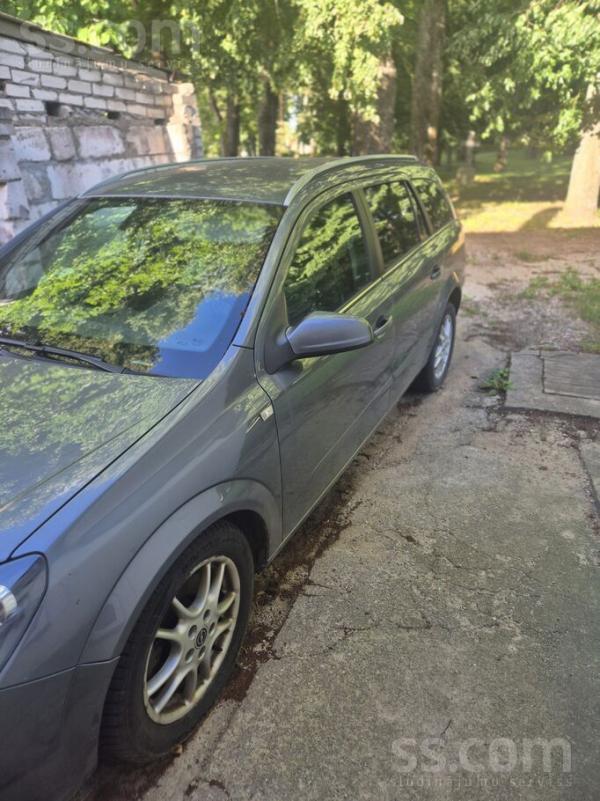 Grey Opel Astra 2007 in Kuldiga, with an engine capacity of 1.90 L and mileage of 265 thousand km for 750 €, photo 1 on AUTOMOTO.COM.LV