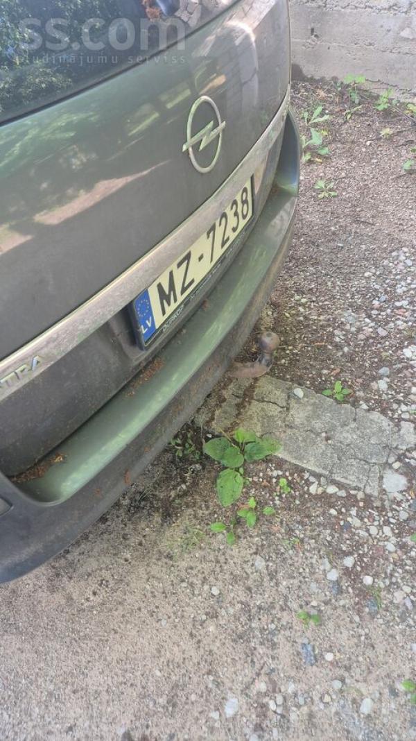Grey Opel Astra 2007 in Kuldiga, with an engine capacity of 1.90 L and mileage of 265 thousand km for 750 €, photo 3 on AUTOMOTO.COM.LV