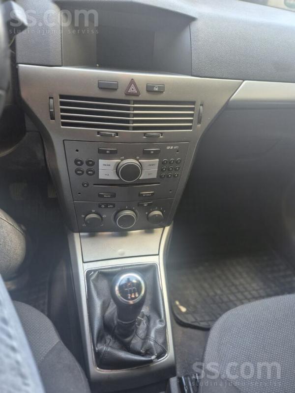 Grey Opel Astra 2007 in Kuldiga, with an engine capacity of 1.90 L and mileage of 265 thousand km for 750 €, photo 7 on AUTOMOTO.COM.LV