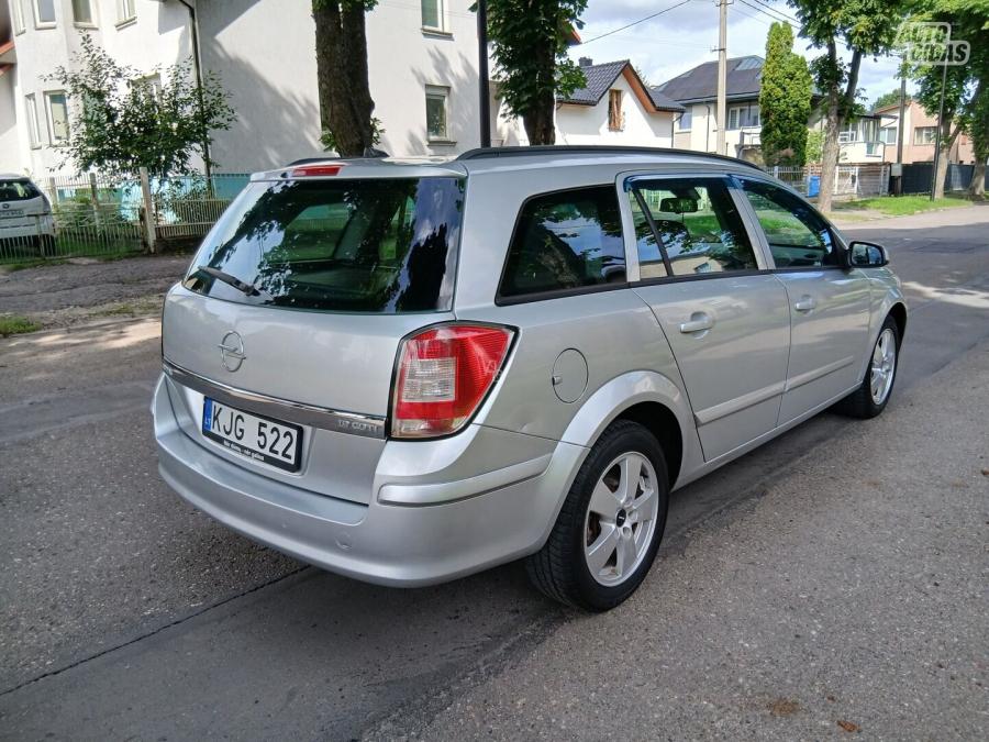 Grey Opel Astra 2007 in Alytus, with an engine capacity of 1.90 L and mileage of 417 thousand km for 1050 €, photo 9 on AUTOMOTO.COM.LV