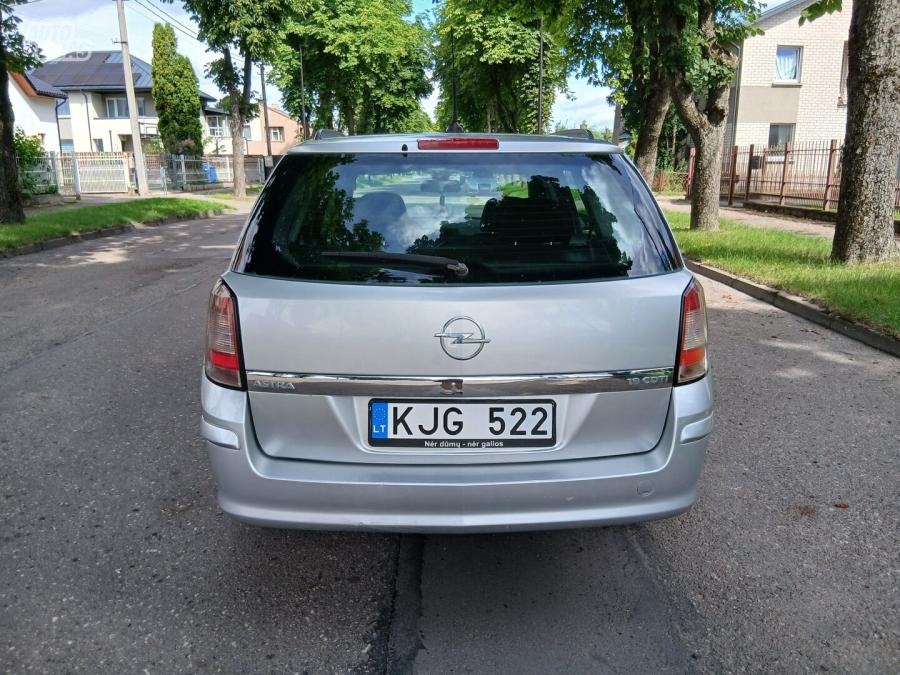 Grey Opel Astra 2007 in Alytus, with an engine capacity of 1.90 L and mileage of 417 thousand km for 1050 €, photo 10 on AUTOMOTO.COM.LV