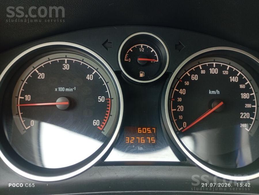 Grey Opel Astra 2007 in Dobele, with an engine capacity of 1.90 L and mileage of 328 thousand km for 1300 €, photo 11 on AUTOMOTO.COM.LV