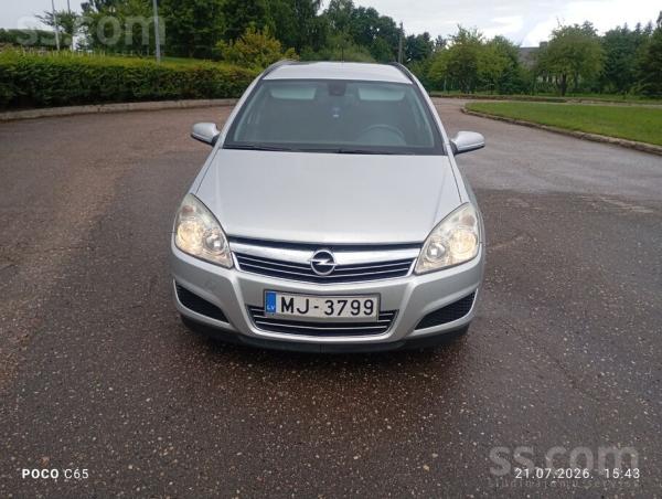 Grey Opel Astra 2007 in Dobele, with an engine capacity of 1.90 L and mileage of 328 thousand km for 1300 €, photo 1 on AUTOMOTO.COM.LV