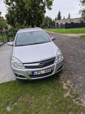 Grey Opel Astra 2007 in Panevezys, with an engine capacity of 1.91 L and mileage of 269 thousand km for 1250 €, photo  on AUTOMOTO.COM.LV