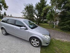 Grey Opel Astra 2007 in Panevezys, with an engine capacity of 1.91 L and mileage of 269 thousand km for 1250 €, photo 4 on AUTOMOTO.COM.LV
