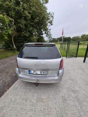 Grey Opel Astra 2007 in Panevezys, with an engine capacity of 1.91 L and mileage of 269 thousand km for 1250 €, photo 5 on AUTOMOTO.COM.LV