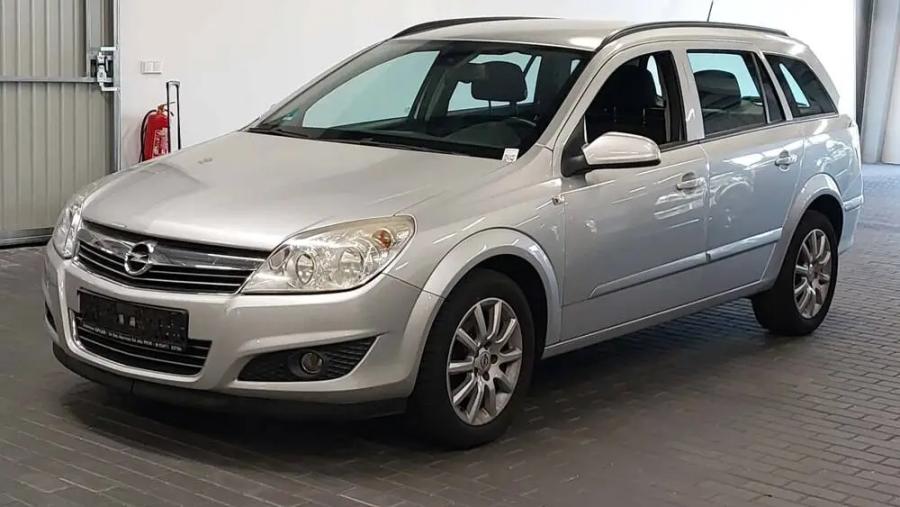 Grey Opel Astra 2007 in Limbazi, with an engine capacity of 1.60 L and mileage of 234 thousand km for 3150 €, photo 1 on AUTOMOTO.COM.LV