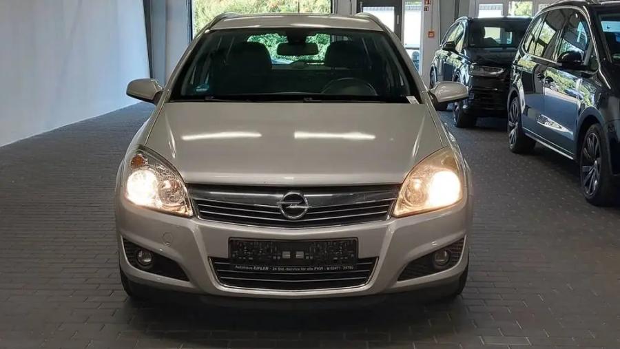 Grey Opel Astra 2007 in Limbazi, with an engine capacity of 1.60 L and mileage of 234 thousand km for 3150 €, photo 3 on AUTOMOTO.COM.LV