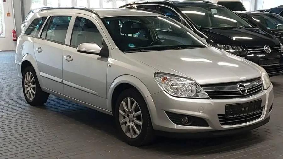 Grey Opel Astra 2007 in Limbazi, with an engine capacity of 1.60 L and mileage of 234 thousand km for 3150 €, photo 4 on AUTOMOTO.COM.LV