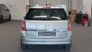 Grey Opel Astra 2007 in Limbazi, with an engine capacity of 1.60 L and mileage of 234 thousand km for 3150 €, photo 6 on AUTOMOTO.COM.LV