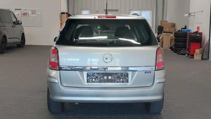 Grey Opel Astra 2007 in Limbazi, with an engine capacity of 1.60 L and mileage of 234 thousand km for 3150 €, photo 6 on AUTOMOTO.COM.LV