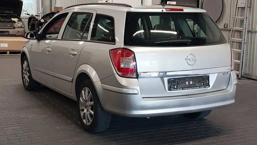 Grey Opel Astra 2007 in Limbazi, with an engine capacity of 1.60 L and mileage of 234 thousand km for 3150 €, photo 7 on AUTOMOTO.COM.LV