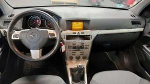 Grey Opel Astra 2007 in Limbazi, with an engine capacity of 1.60 L and mileage of 234 thousand km for 3150 €, photo 8 on AUTOMOTO.COM.LV