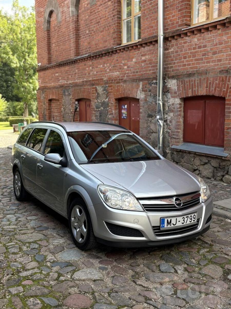Grey Opel Astra 2007 in Saldus, with an engine capacity of 1.90 L and mileage of 258 thousand km for 2500 €, photo 3 on AUTOMOTO.COM.LV