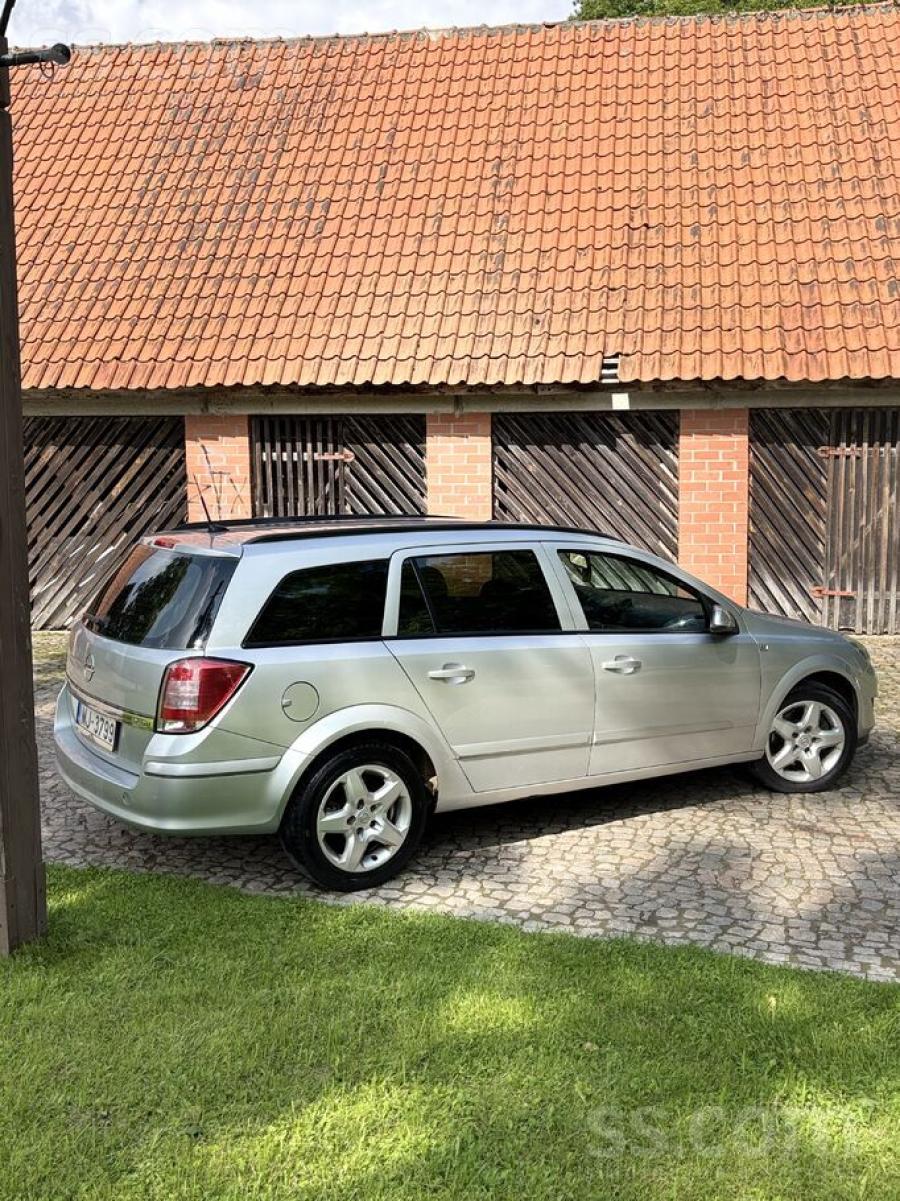 Grey Opel Astra 2007 in Saldus, with an engine capacity of 1.90 L and mileage of 258 thousand km for 2500 €, photo 5 on AUTOMOTO.COM.LV
