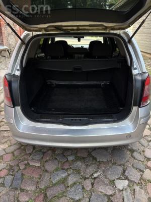 Grey Opel Astra 2007 in Saldus, with an engine capacity of 1.90 L and mileage of 258 thousand km for 2500 €, photo 10 on AUTOMOTO.COM.LV